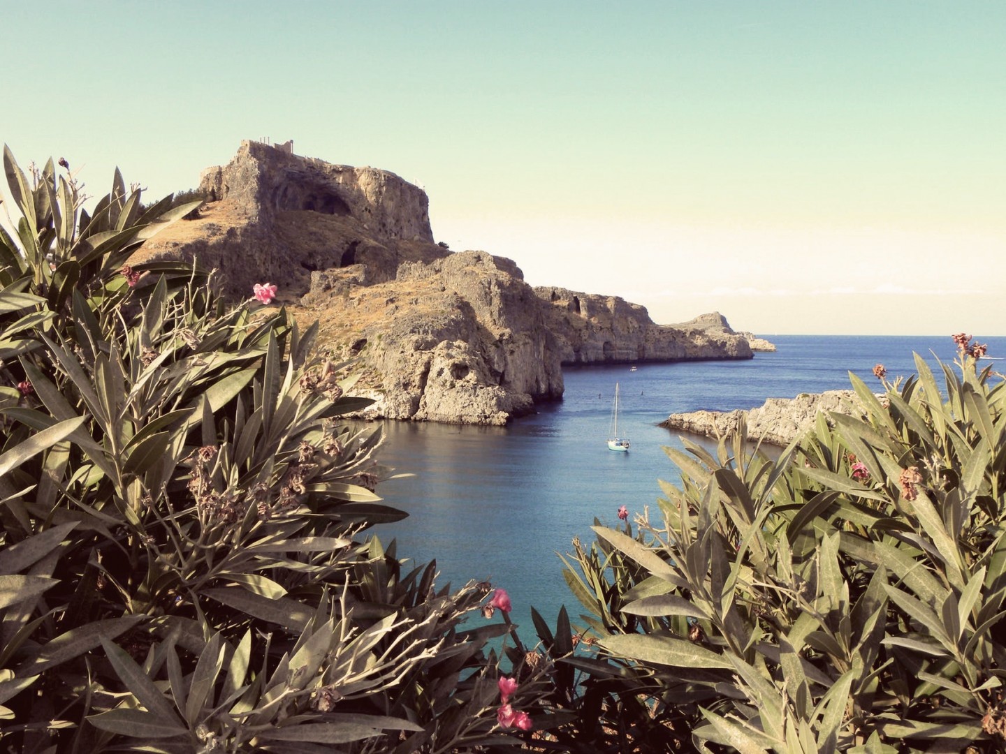 Palący urok Heliosa - Lente Magazyn śródziemnomorski